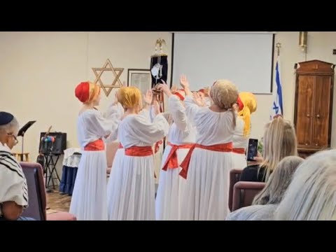 Simchat Torah Dance - YouTube