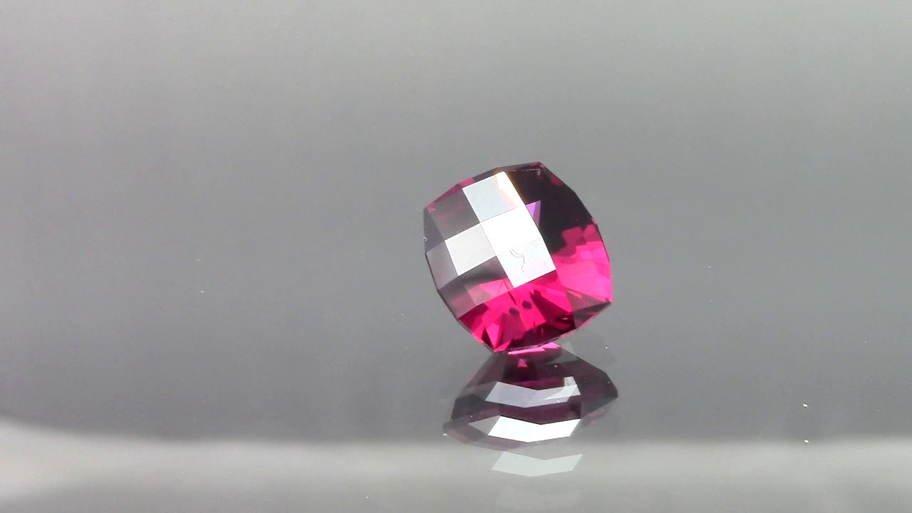 W4909-umbalite-pyralspite-garnet-6.14-ct-ravenstein - YouTube