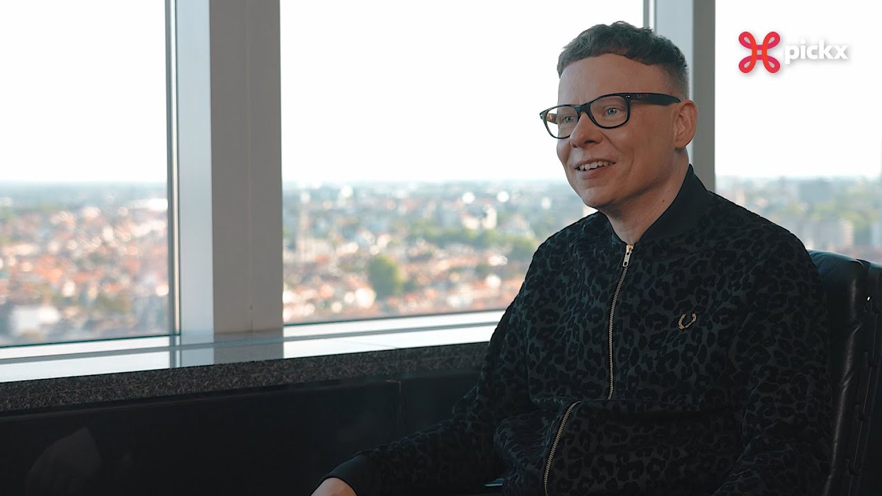 Interview Alex Callier (Hooverphonic) - YouTube