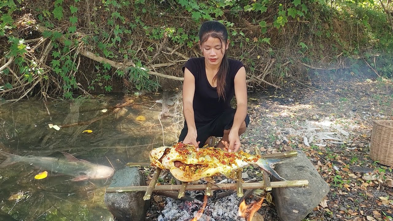 Catch and cook fish for food in forest, Fish spicy grilled so delicious ...
