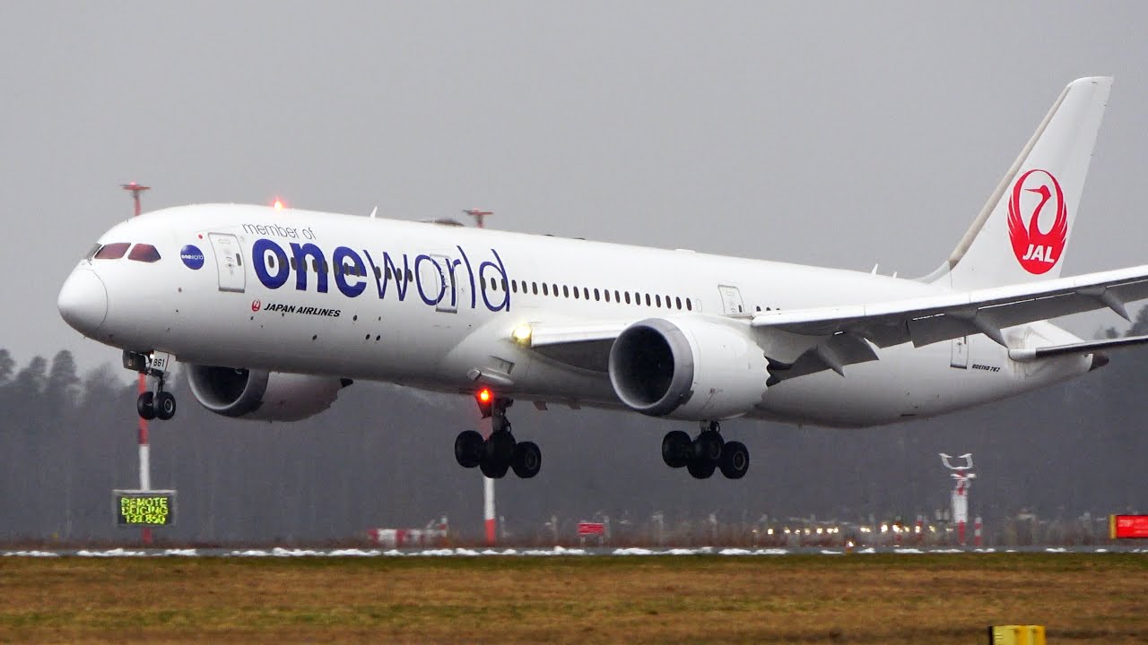 SNOWY APRIL Plane Spotting From Helsinki Vantaa Airport (EFHK/HEL ...