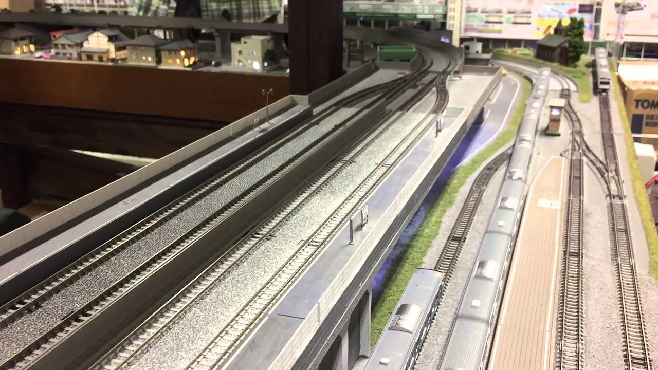 TOMIX E5系E6系 はやぶさ・こまち KATOE3系つばさと離合 - YouTube