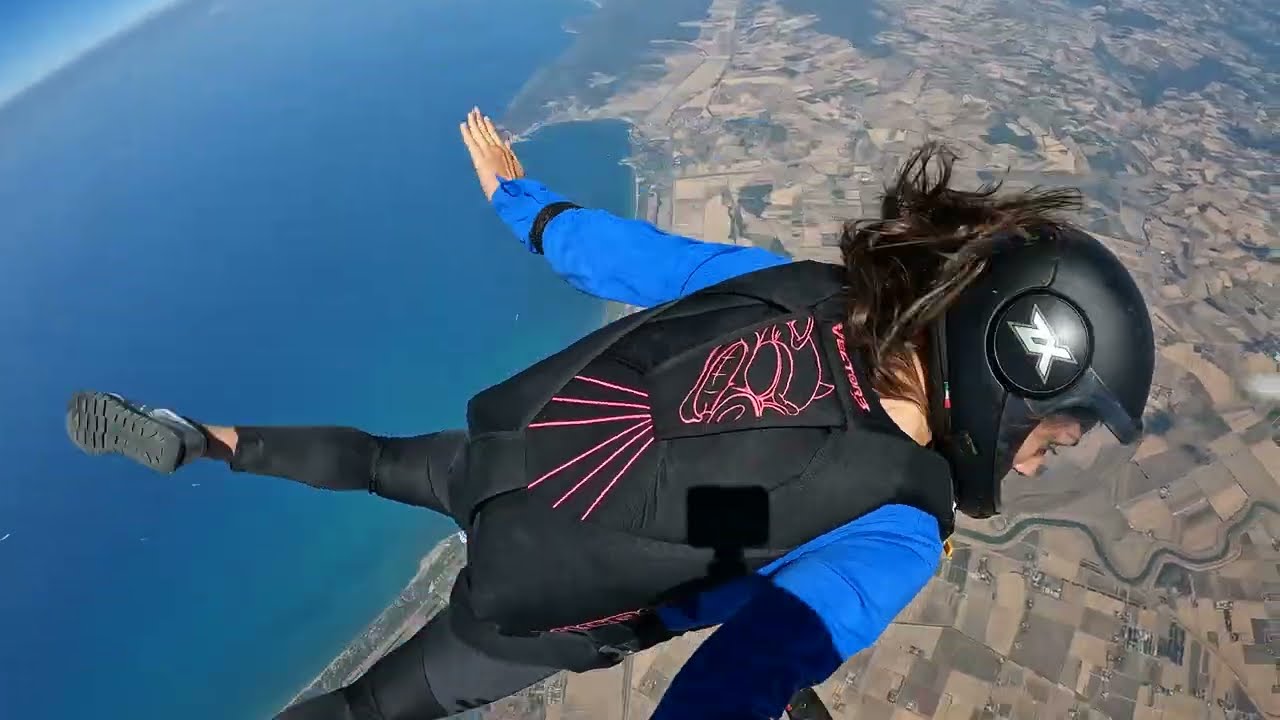 Skydiving Jump - Tracking Fabio & Valeria - 114° jump - YouTube