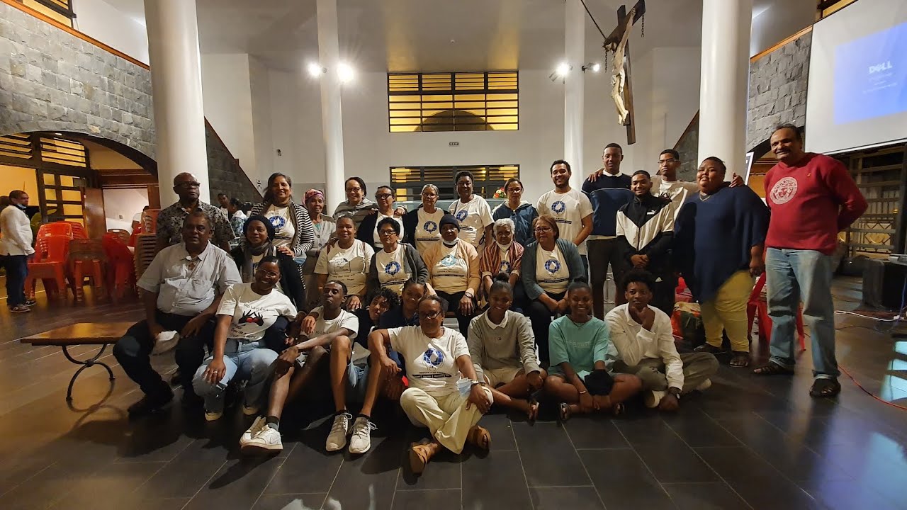 Temps de prière au caveau du Père Laval @ 26 août 2022 - YouTube