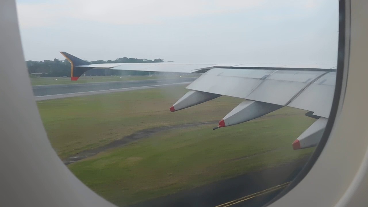 Singapore Airlines A380 SQ321 Landing in Singapore - YouTube