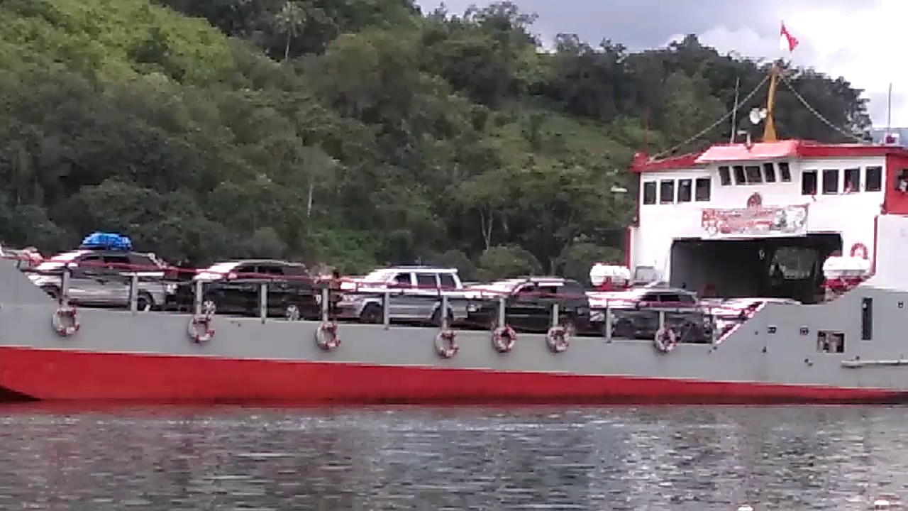 Detik Detik Ferry KM Toba II di Dermaga Ajibata, Danau Toba - YouTube