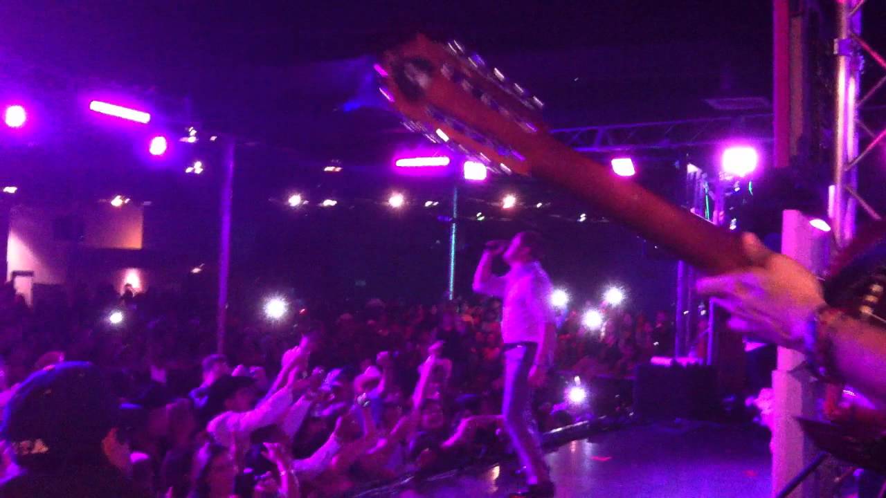 Larry Hernandez - Mal Encachado y Buchon (en vivo 2012) - YouTube