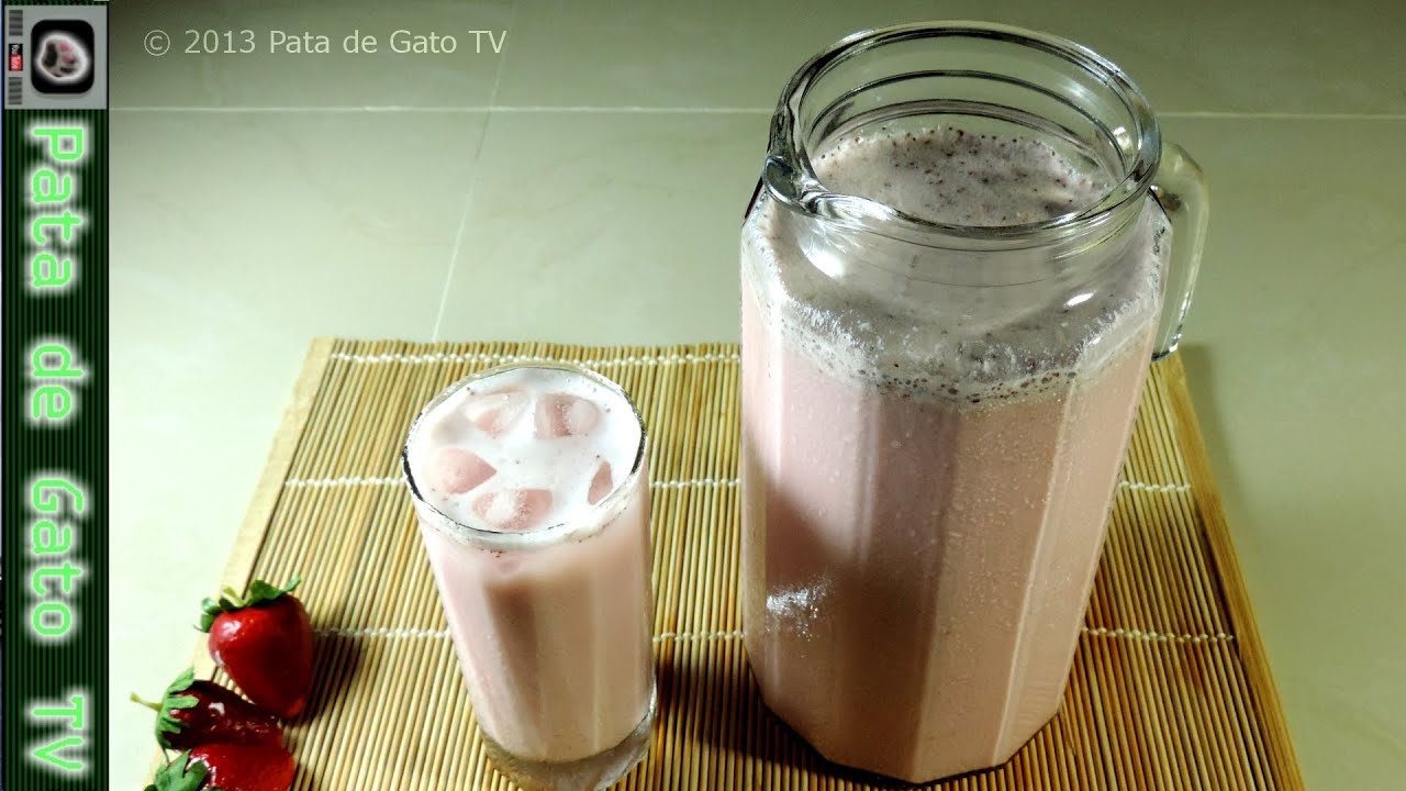 Agua de Fresa con Leche / Strawberry and Milk Beverage - YouTube