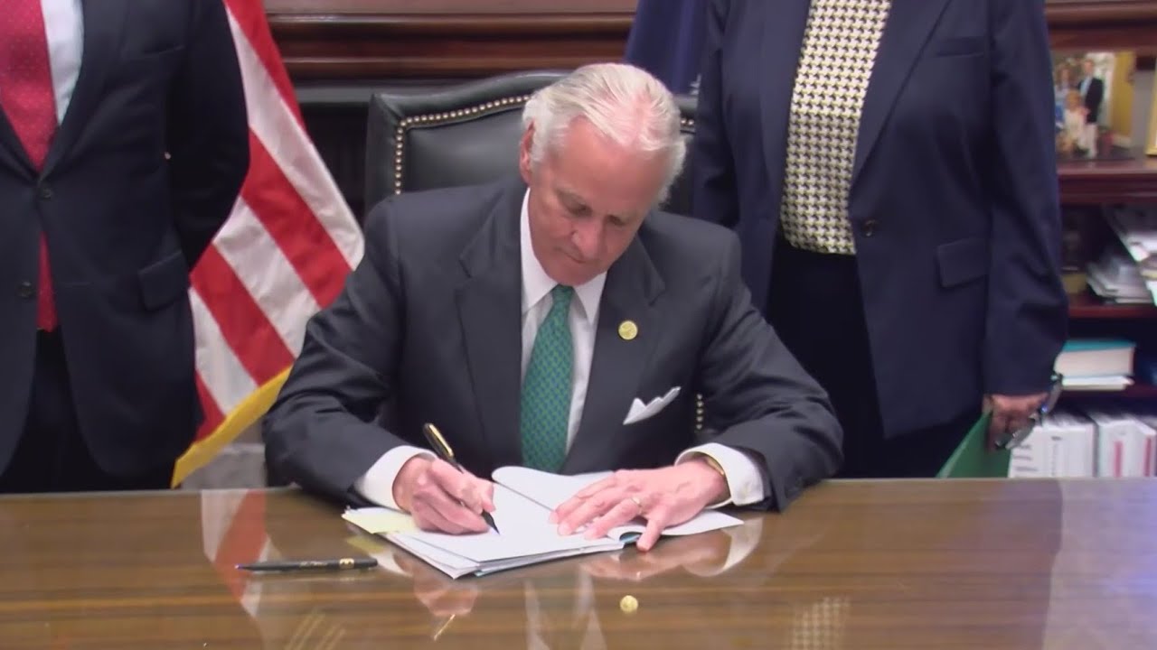 McMaster signs resolution for 5-day face-to-face instruction - YouTube