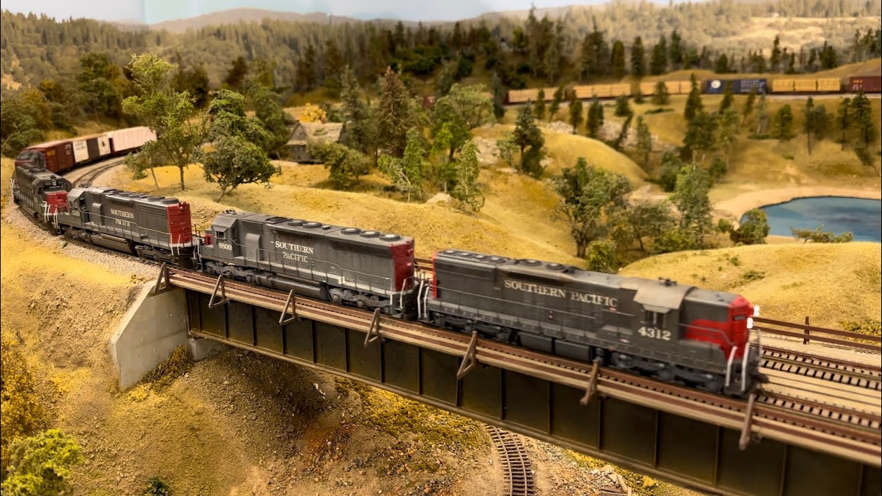 SP SD9e 4312 maiden trip with a lumber train - YouTube