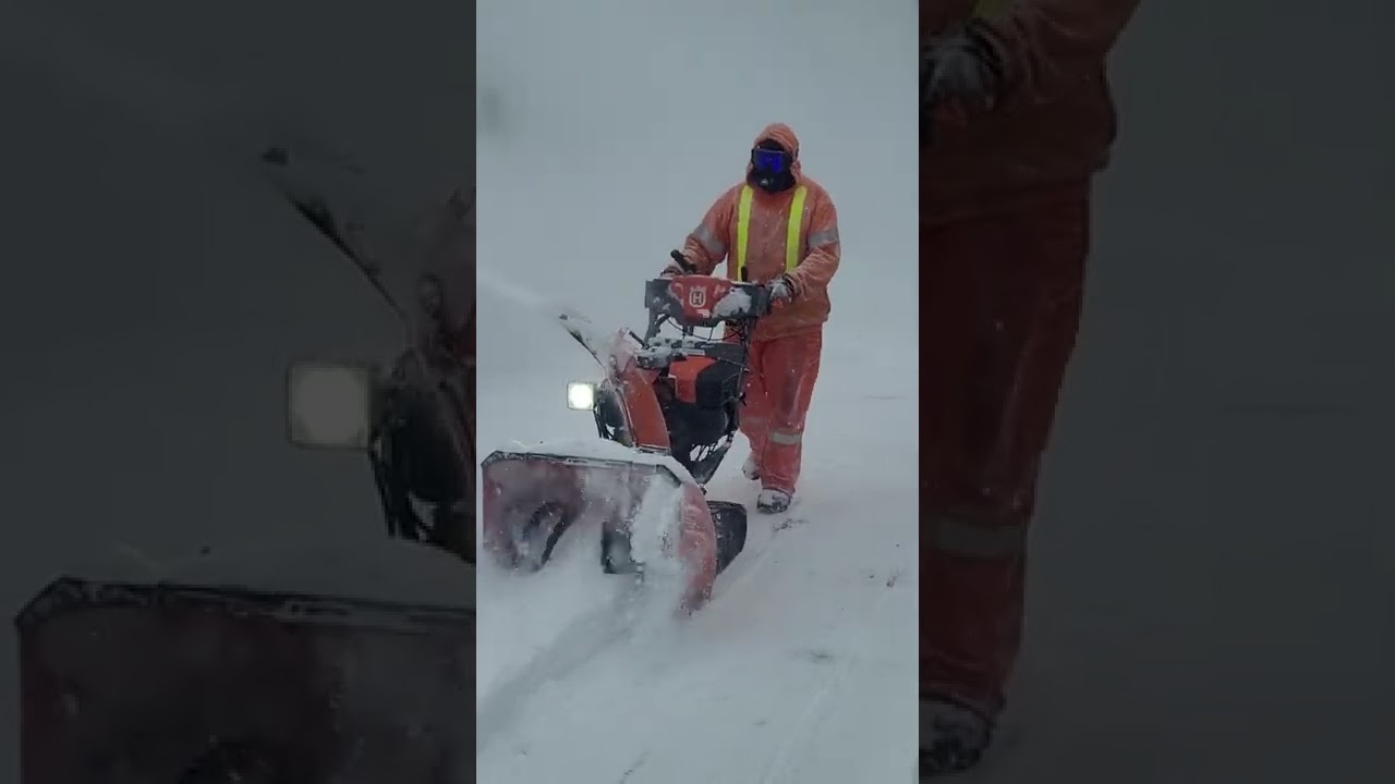 Husqvarna st430t snowthrower - YouTube