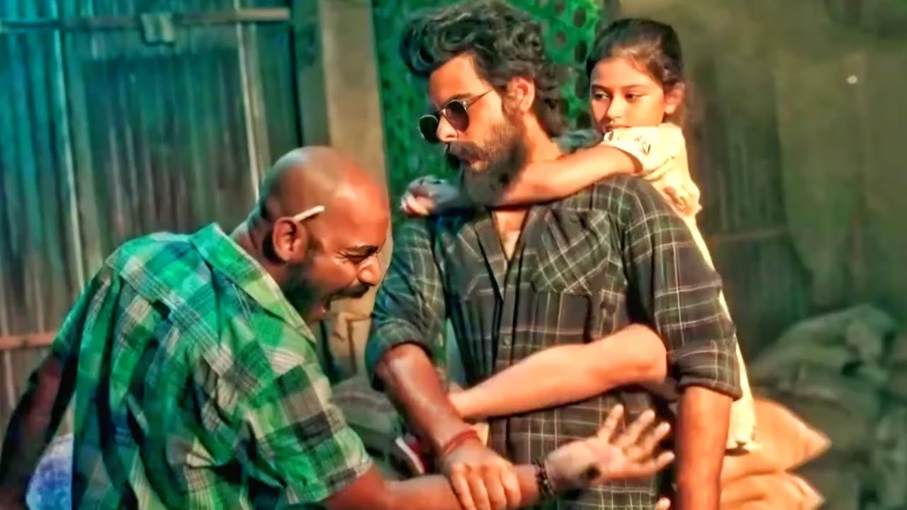 شاب وحيد ومكسور بسبب الماضي، حياته بتتغير لما طفلة تظهر قدامه، ويدخل في ...