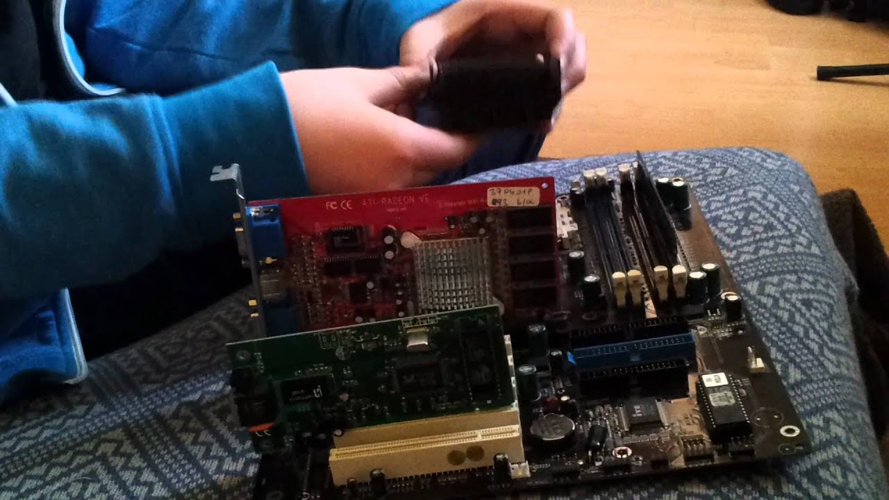 Wie man einen Pc zusammen baut (ohne Gehäuse) - YouTube