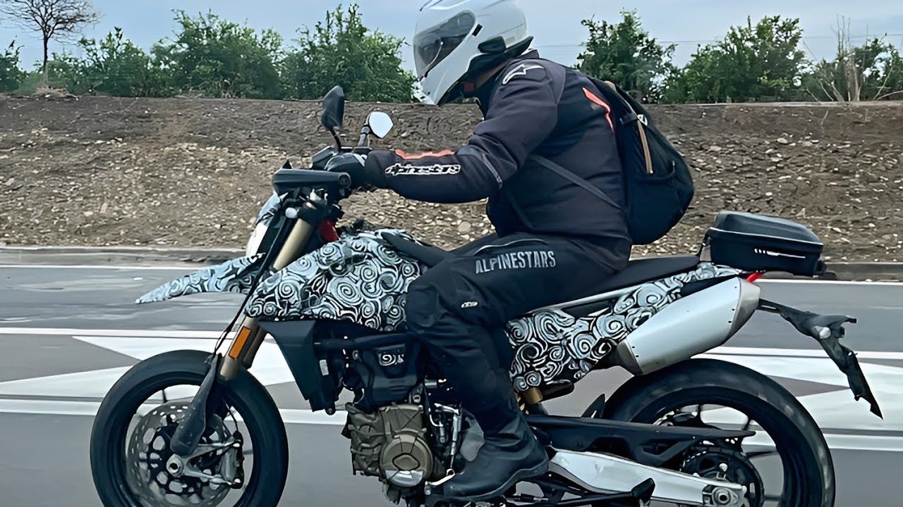 2024 DUCATI HYPERMOTARD MORE THAN 70 HP!! READY TO BEAT KTM 690 SMC ...