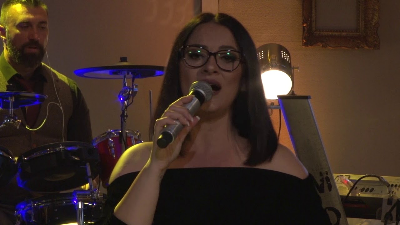 Aneta i Grupa Molika - Pesna vi peam makedonci (LIVE Quarantine Show ...