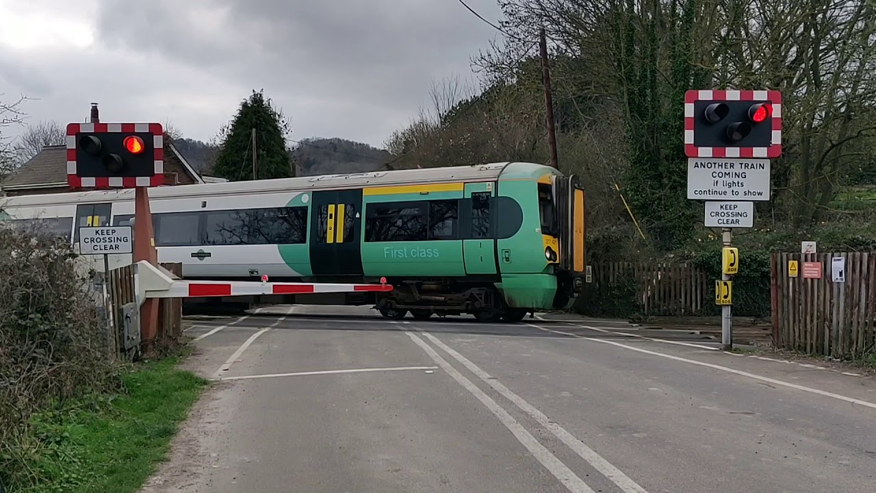 Hamsey Level Crossing, East Sussex - YouTube