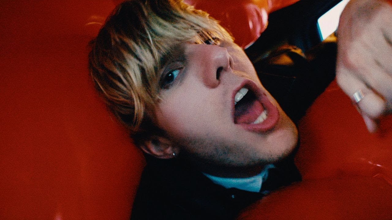 DBMK - I Wanna Be Your Dog (Official Video) - YouTube