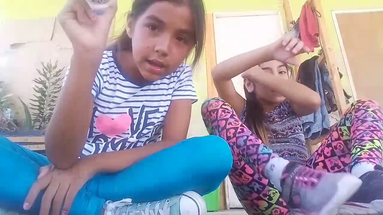 Con Mi Prima Jugando Ala Botella Youtube