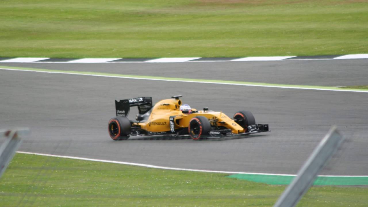 2016 F1 testing at Silverstone - YouTube