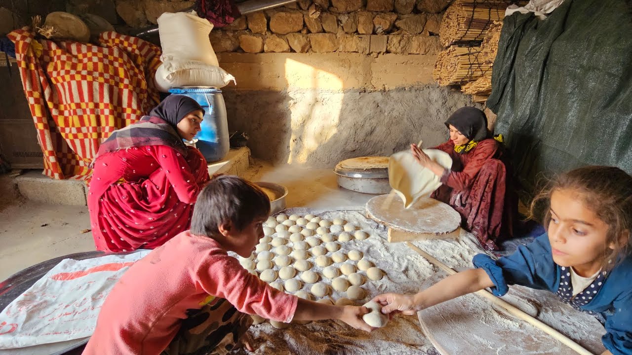Tribal Daily Life: Baking Local Bread by a Tribe Woman and Her Kids 👩 ...