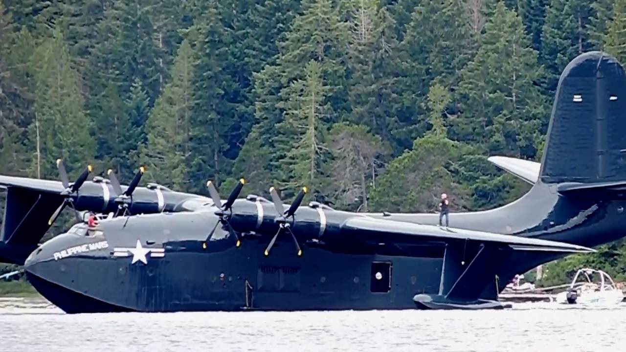 Philippine Mars US Navy Plane - YouTube