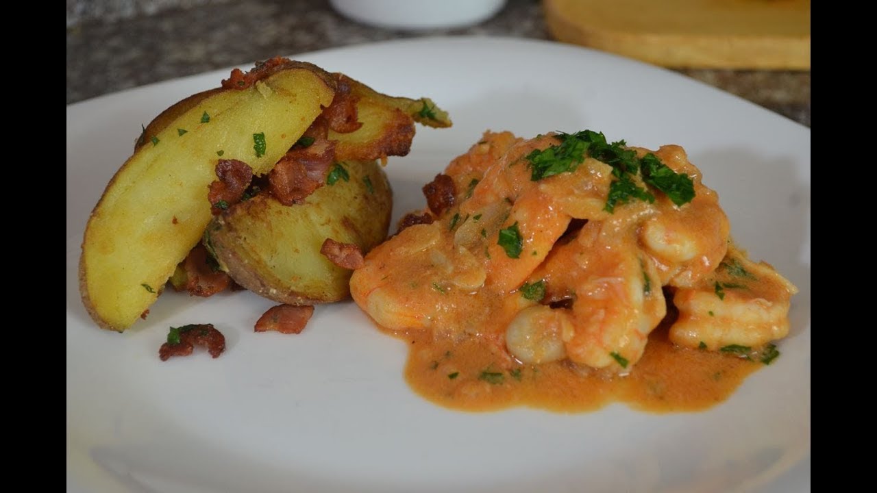 Camarones al ajillo y papas crujientes con tocini - YouTube