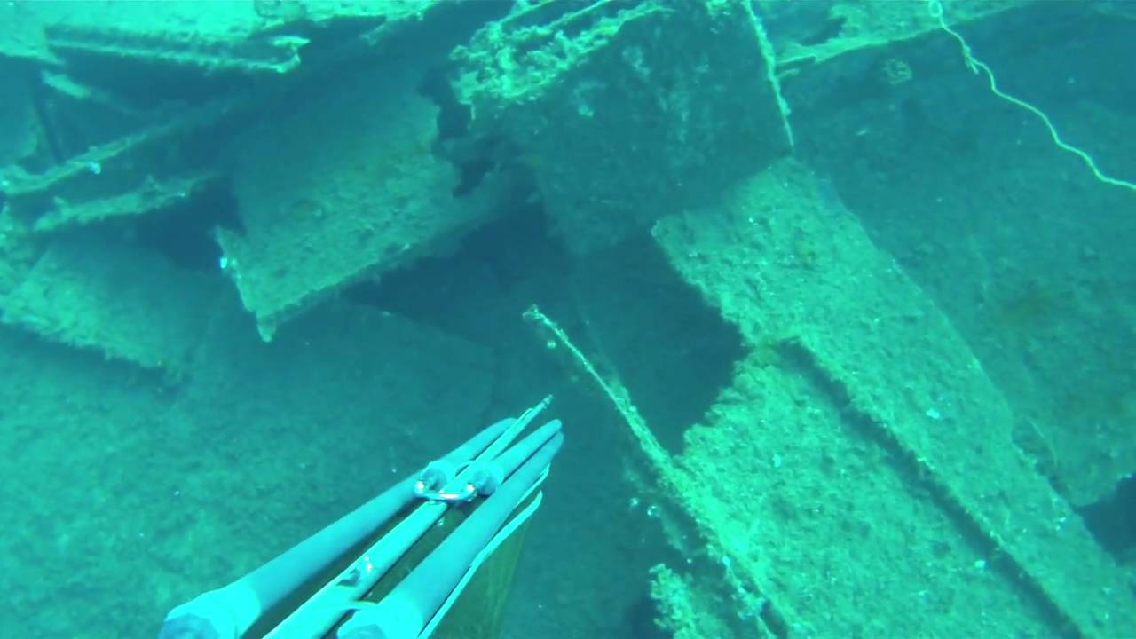 Μια βολτα στο ναυαγιο ........ - YouTube