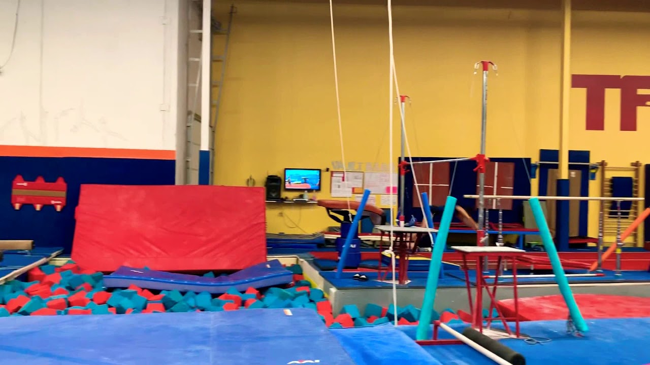 Yurchenko full- Vault - YouTube