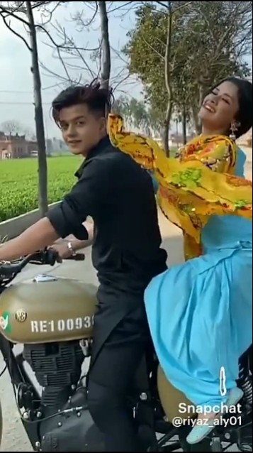 akhiyan farebi song Riyaz aly tranding short video - YouTube