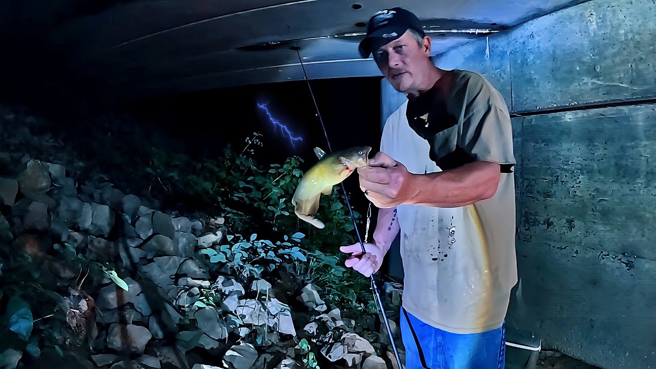 FISHING with the HOMELESS under a BRIDGE ! : FLATHEADS Can't Resist ...