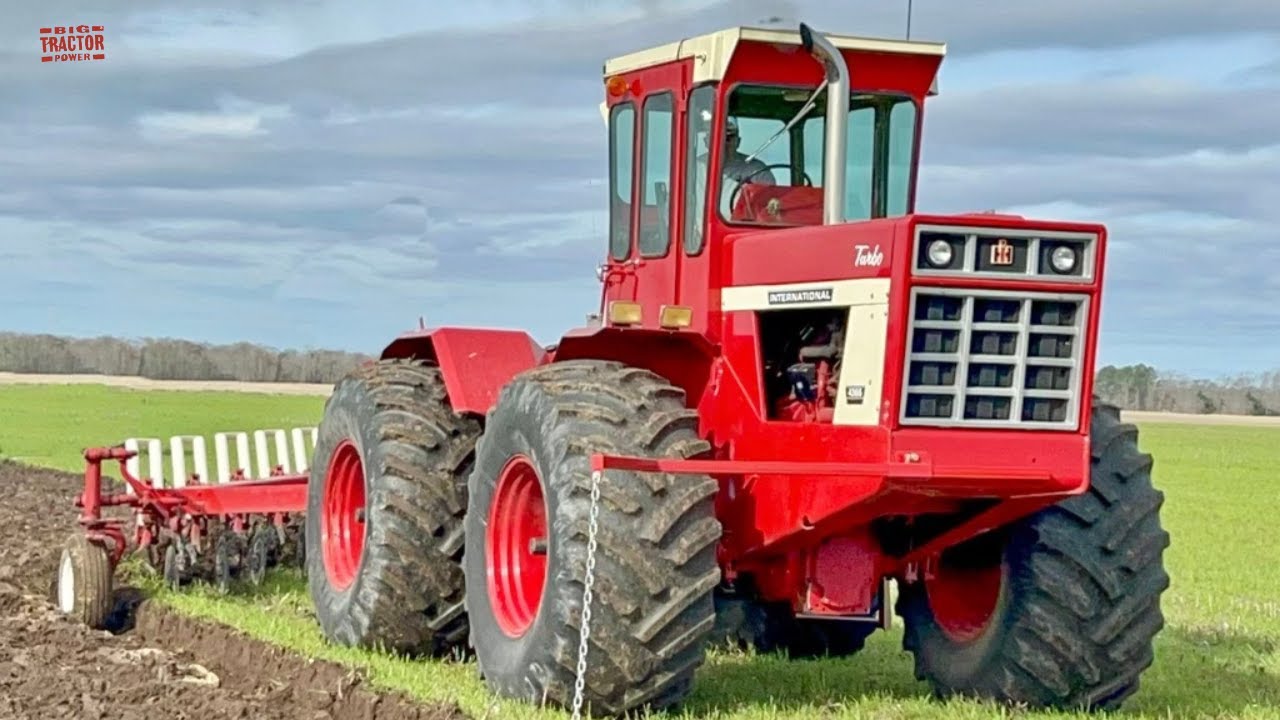 INTERNATIONAL 4366 Tractor Plowing - YouTube
