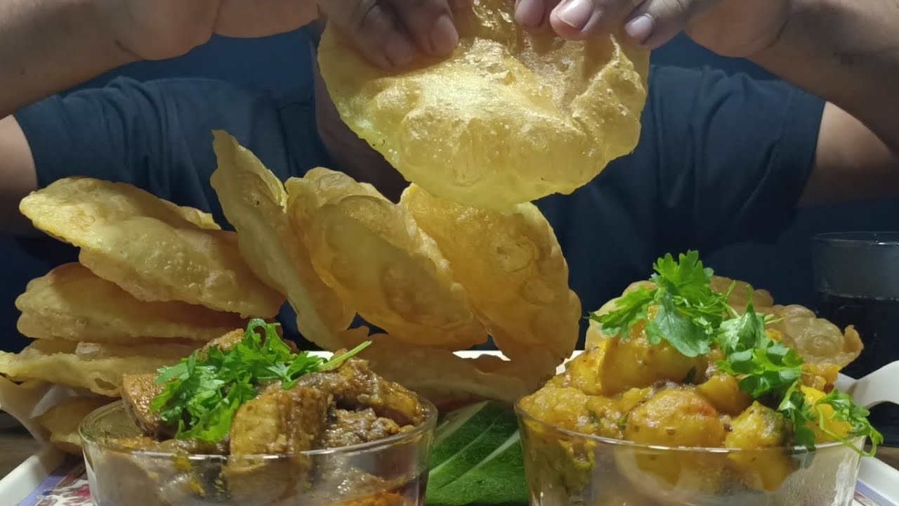 ASMR EATING PURI/LUCHI WITH DUM ALOO, & CHICKEN CURRY, FEO EATING ...