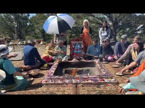 Full-Moon Fire Ceremony at the Haidakhandi Universal Ashram - YouTube
