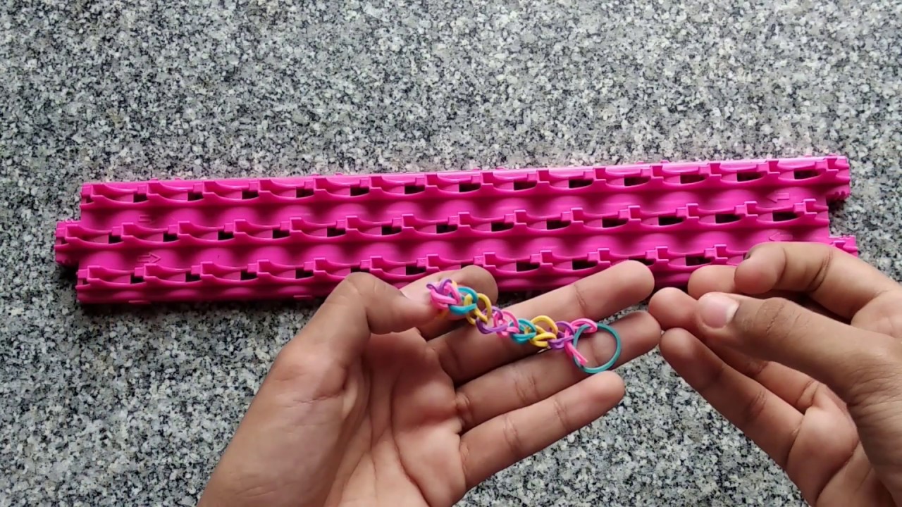 2 Ways To Make Single Chain Pattern Of Loom Bands - YouTube