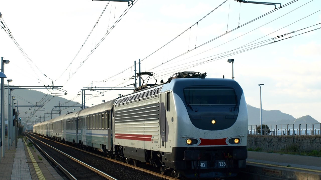 E402.135 NUOVA LIVREA INTERCITY SUN in transito a CHIAVARI e LAVAGNA ...
