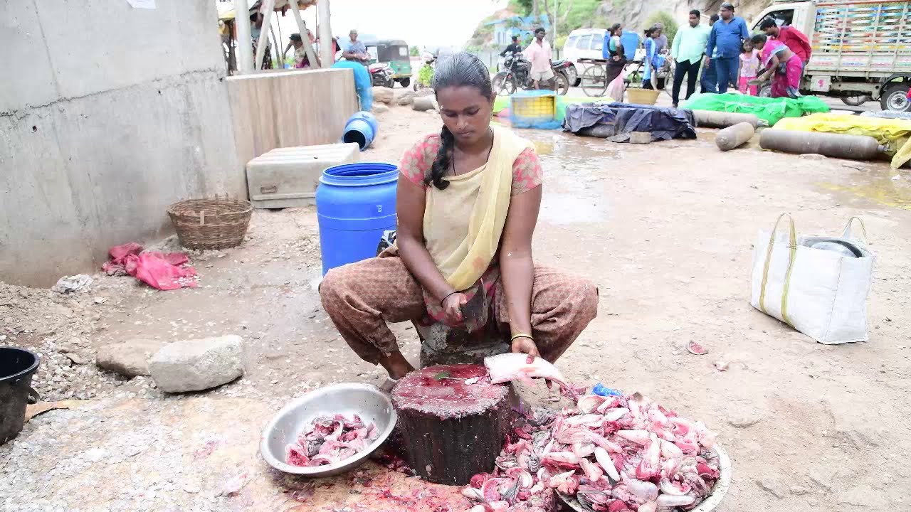 Amazing Live FISH Cutting Skills By Woman in Famous Fish Market | Fresh ...
