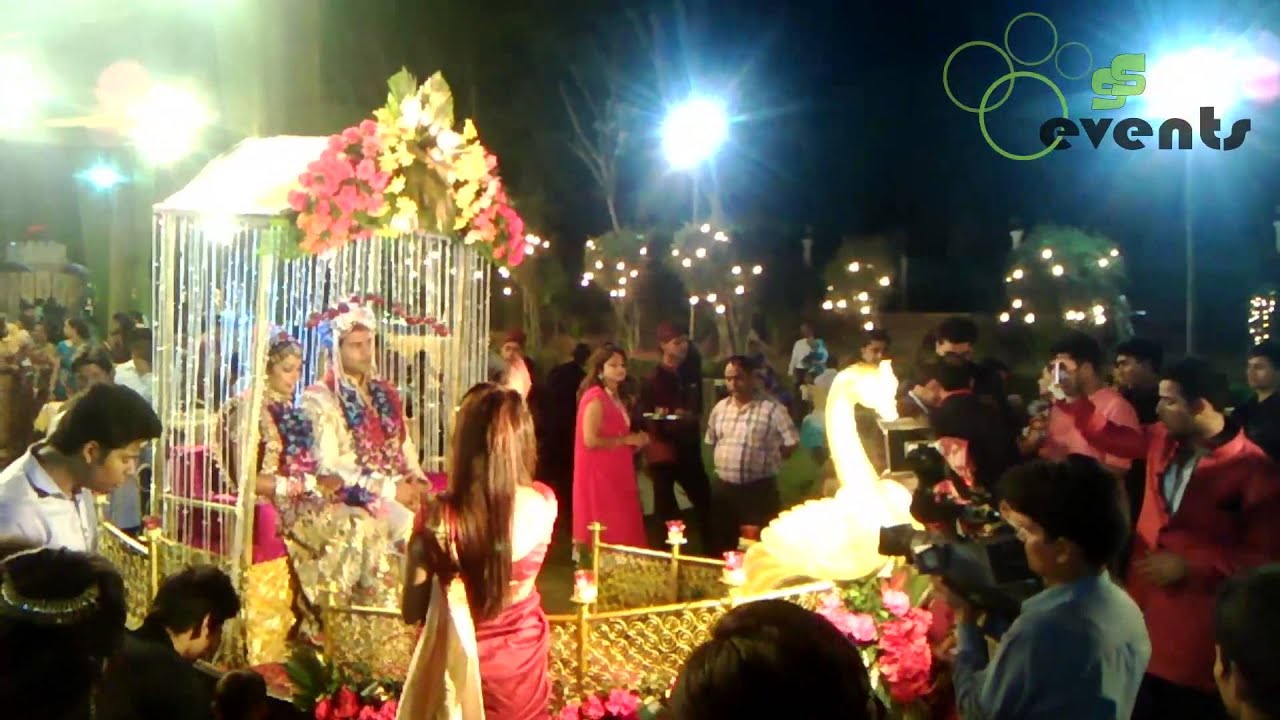 Shikara, New bride & groom combined entry & jaimala concept by S.S ...