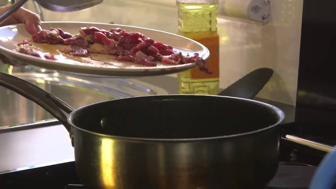 Elizabeth Chong - Cooks Pasta - YouTube