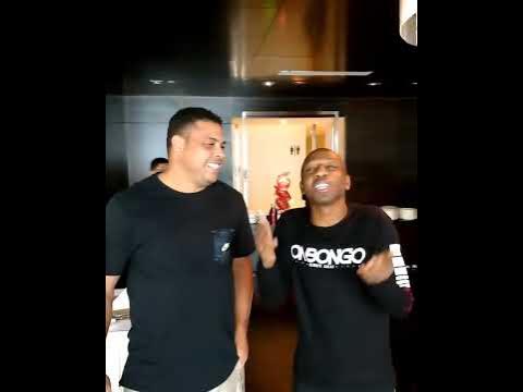 Ronaldo e Amaral se reencontram na China - YouTube