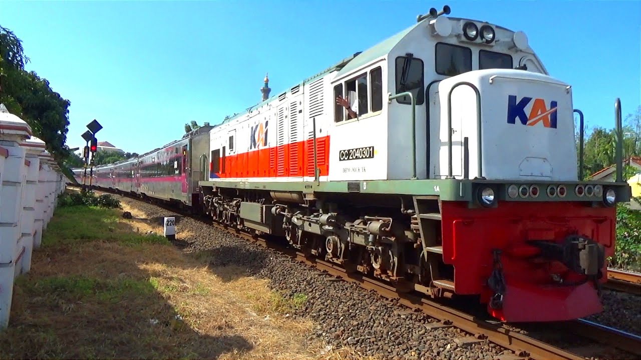 RANGKAIAN NEW GENERATION DITARIK LOKO CC204‼️ HUNTING KERETA API DI ...
