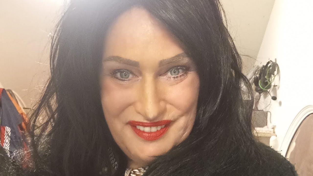 Everybody look at me.mercedes diva - YouTube