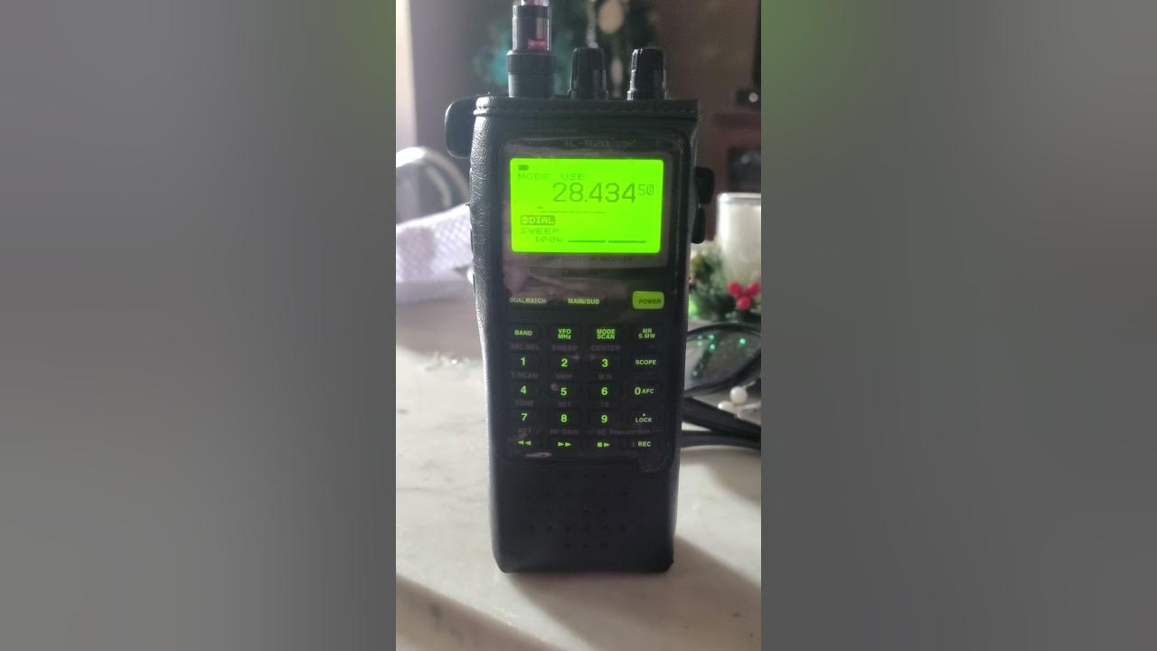 My ICOM IC-R20 on 10 meters - YouTube