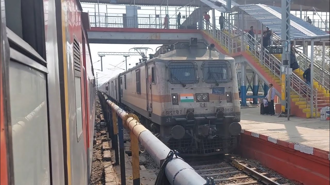 15708 Amritsar Katihar Amrapali Express arriving Hajipur Jn with ...