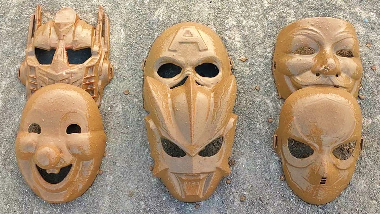 Membersihkan topeng ultraman, kapten amerika, spiderman, badut ...