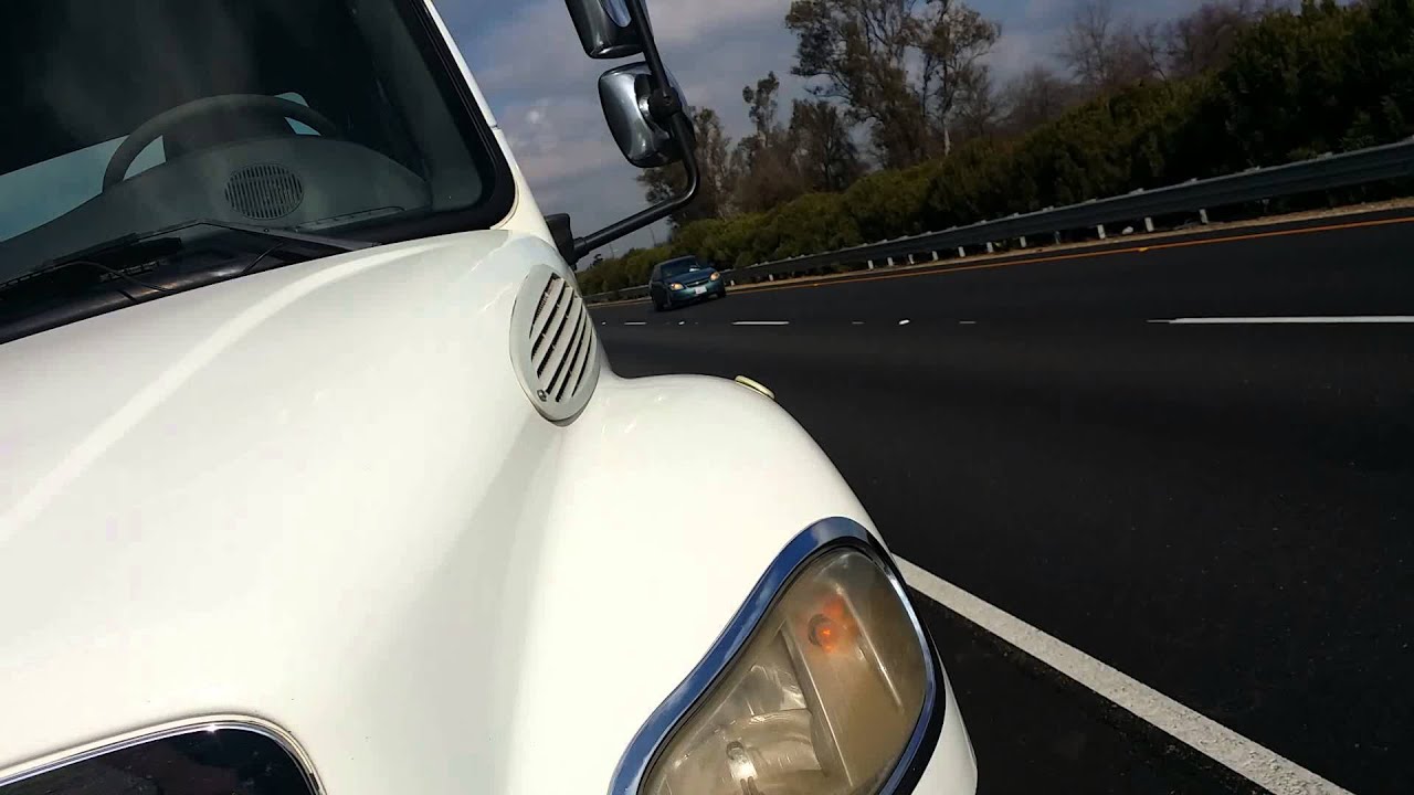 Such courteous drivers in california on 99 SB - YouTube