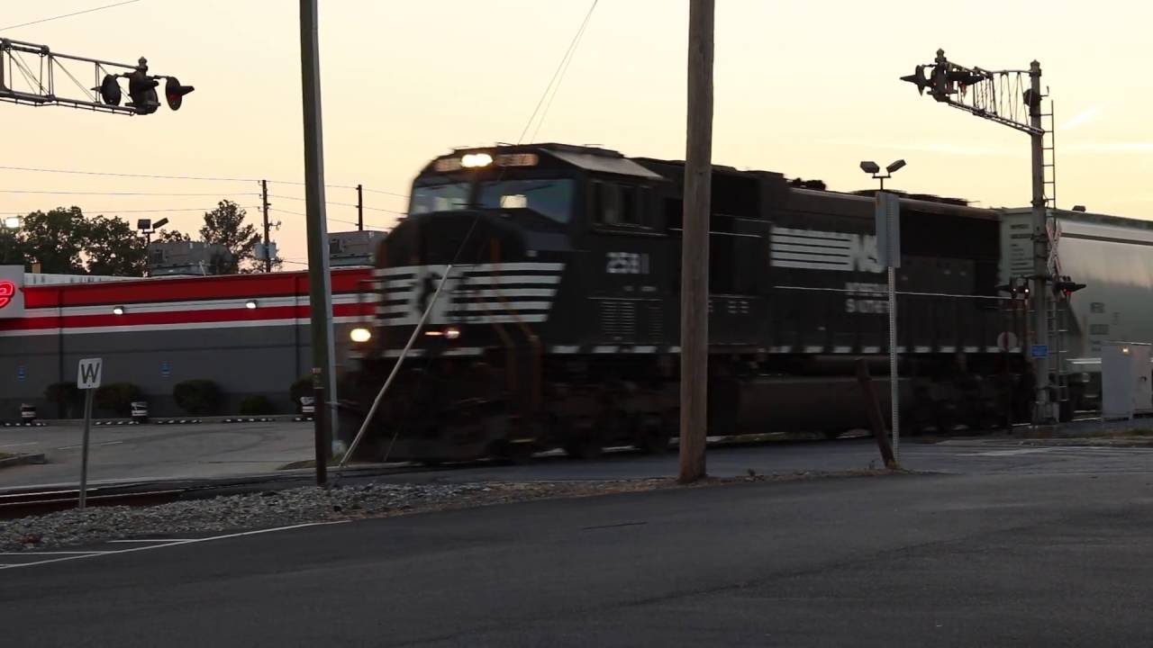 Weekly industrial train in Rome, GA - YouTube
