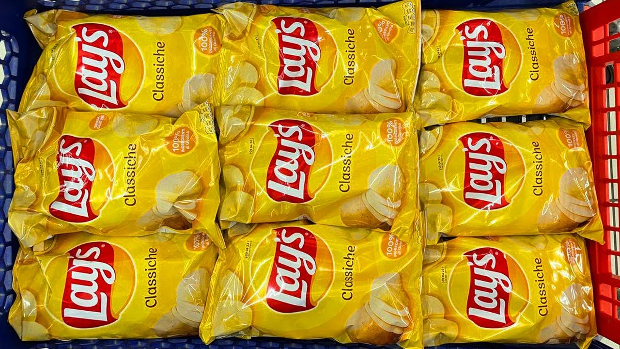 Lays and Pringles challenge in a large supermarket with popular chips ...