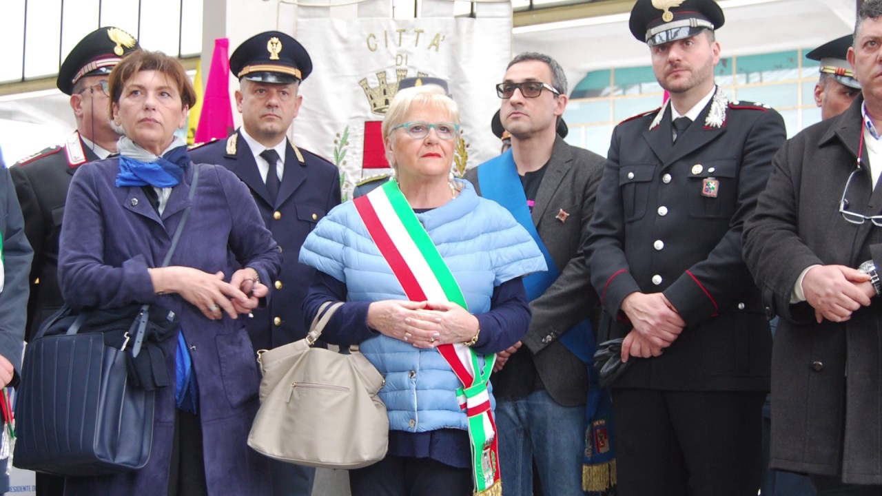 Angelo Lino Murtas recita i versi dedicati all'amico Antonio Montirano ...