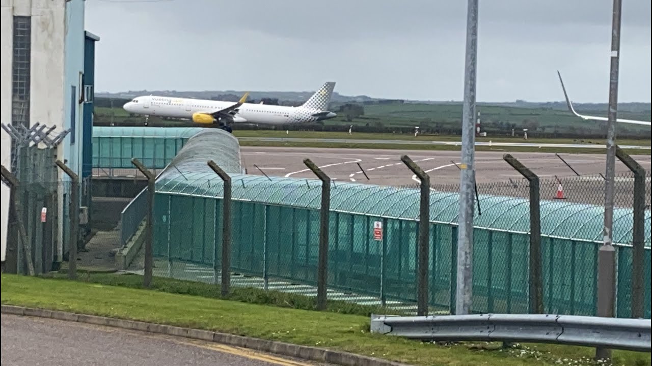 VUELING LANDING TO CORK AIRPORT ON RUNWAY 16 - YouTube