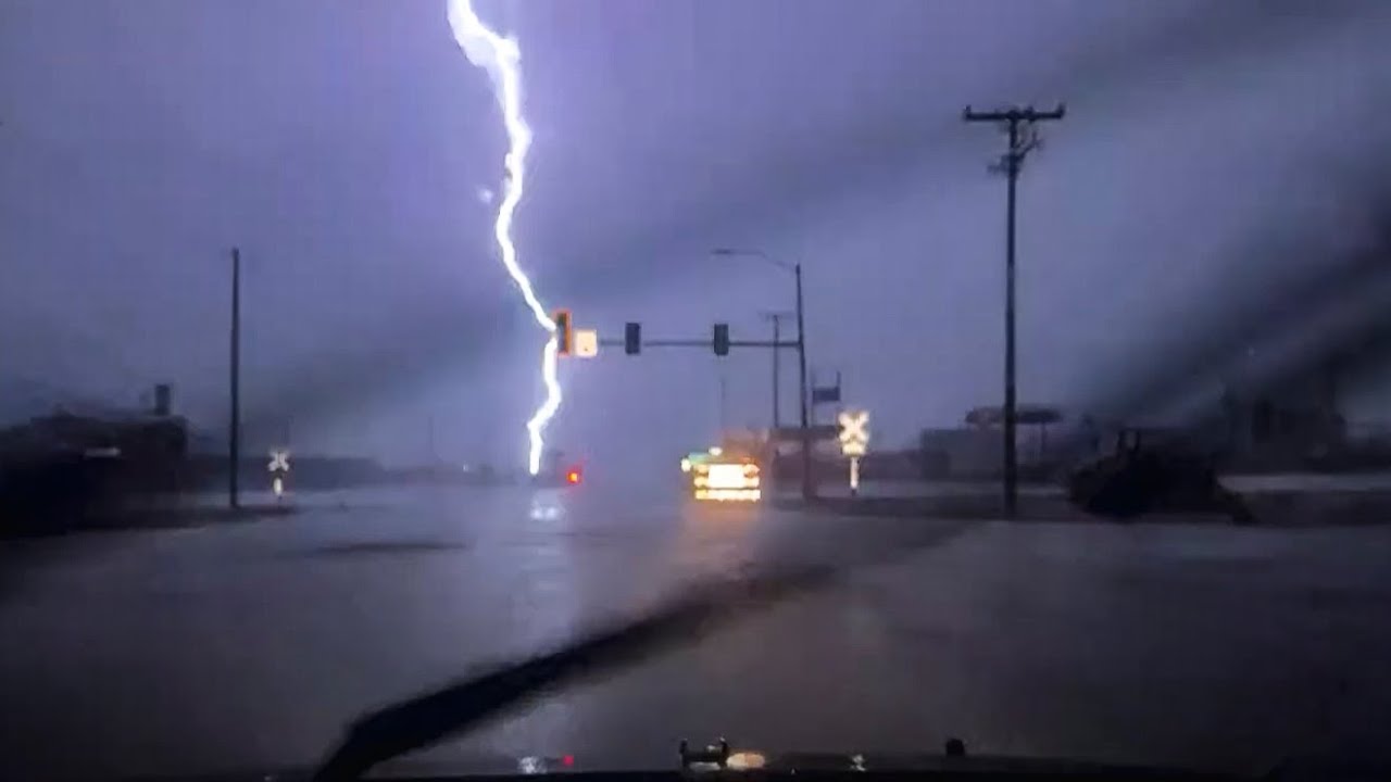 Oklahoma/Texas Nocturnal Tornado Threat • 12/12/22 Live Storm Chase ...